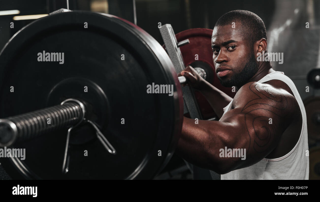 African american bodybuilder lifting hi-res stock photography and ...