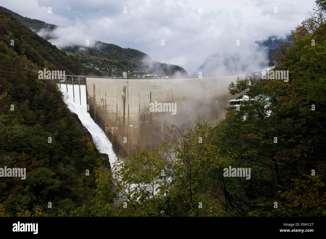 Switzerland, Verzasca dam Stock Photo - Alamy