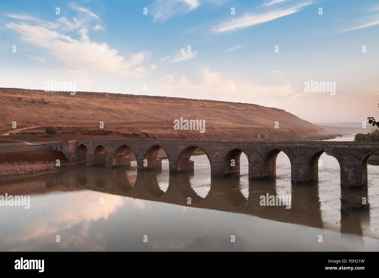 Dicle bridge diyarbakir hi-res stock photography and images - Alamy