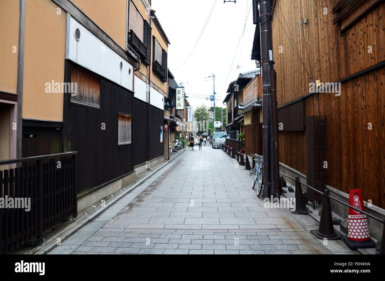 Geisha hanami koji street hi-res stock photography and images - Alamy