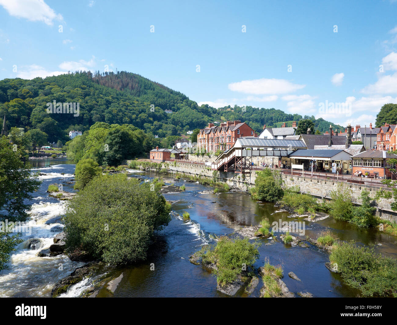 Llangollen village hi-res stock photography and images - Alamy
