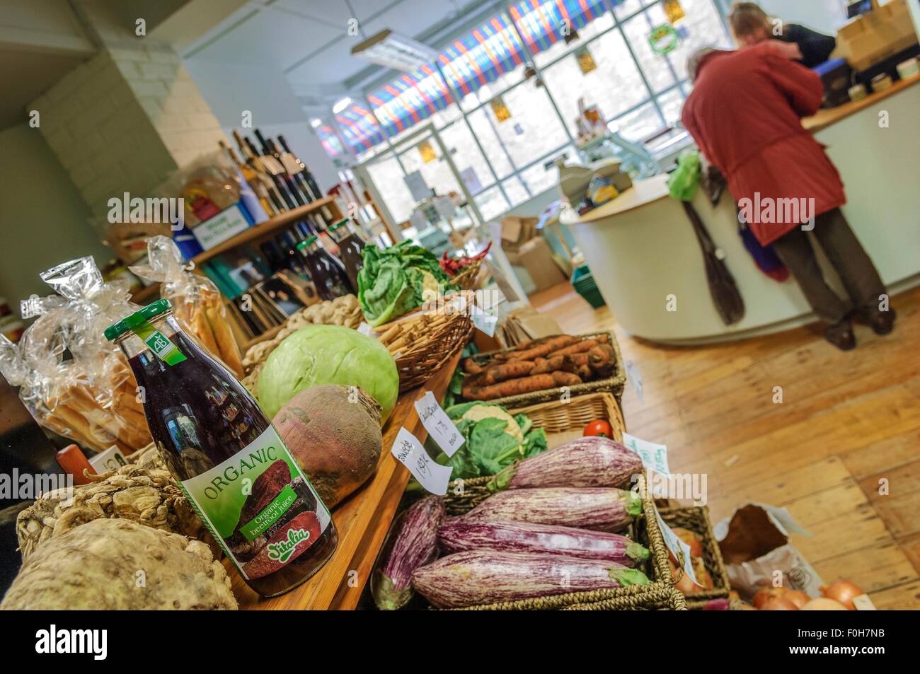 Wholefoods interior hi-res stock photography and images - Alamy