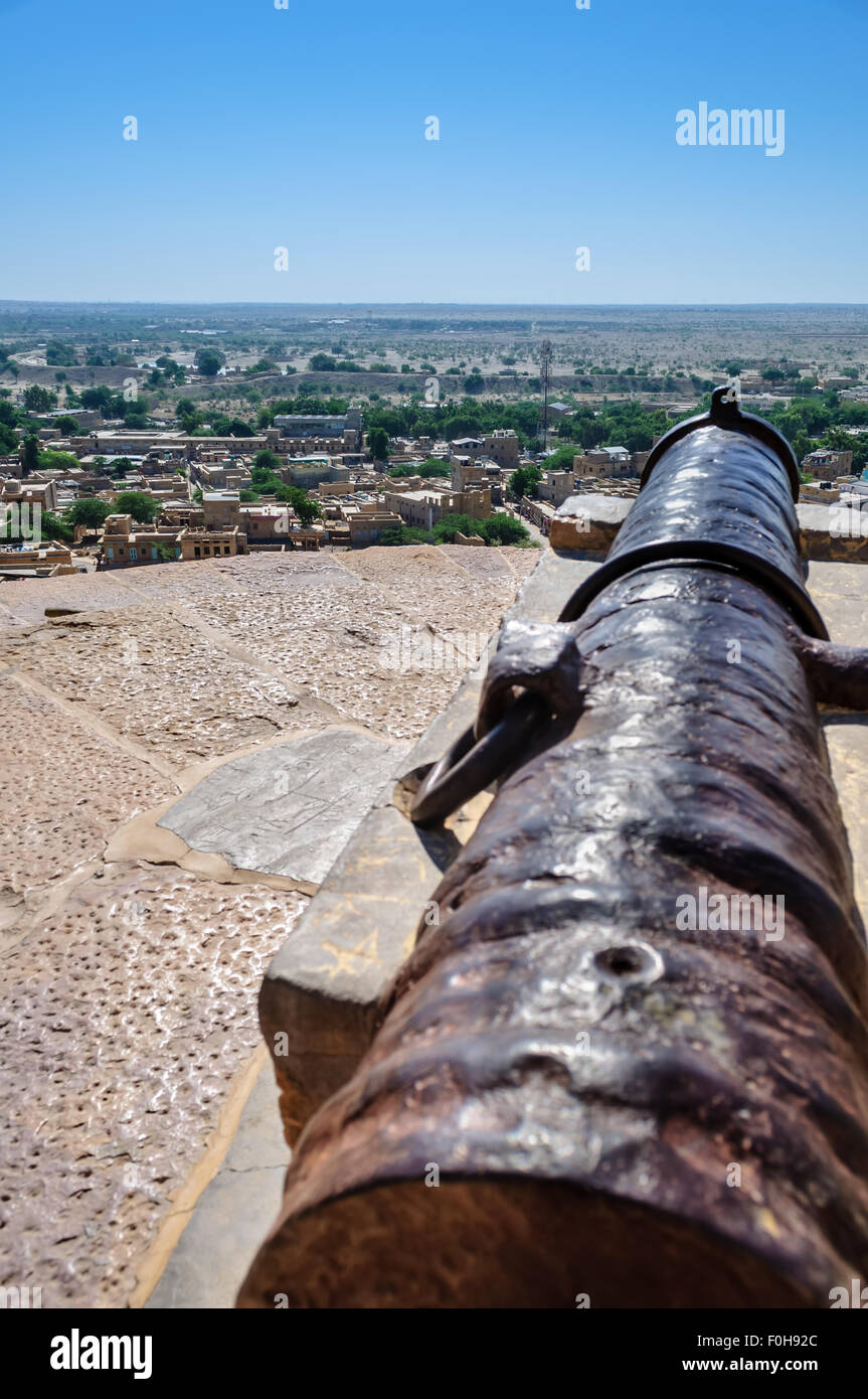 Golden cannon hi-res stock photography and images - Alamy