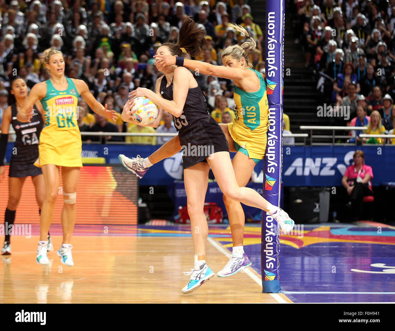 Sydney, Australia. 16th Aug, 2015. Bailey Mes catching from Julie ...