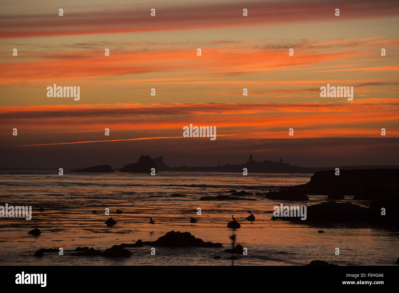 Los Angeles, California, USA. 16th Aug, 2015. The sunset is seen along ...