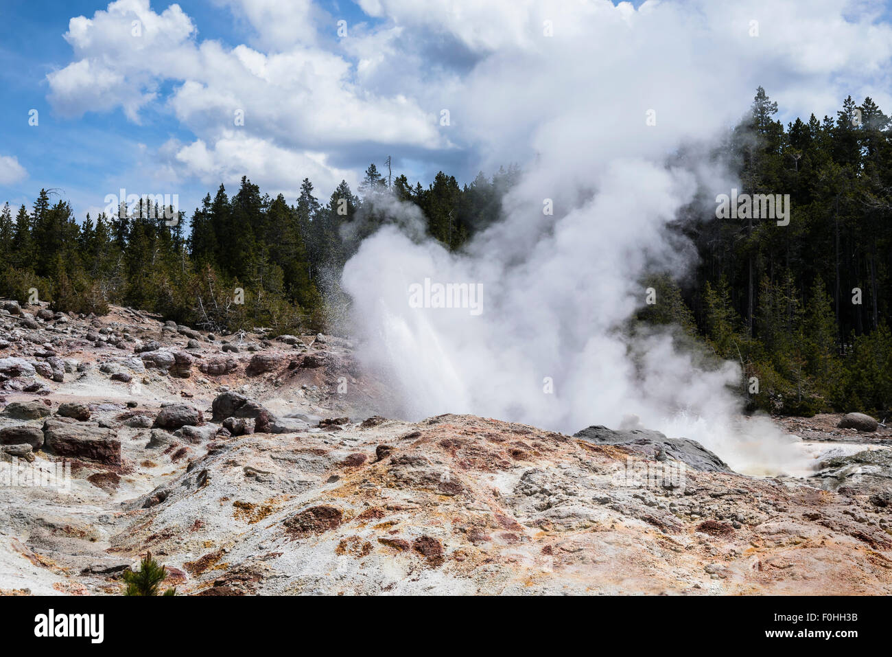 Steamboat- world´s tallest currently-active geyser, Yellowstone ...