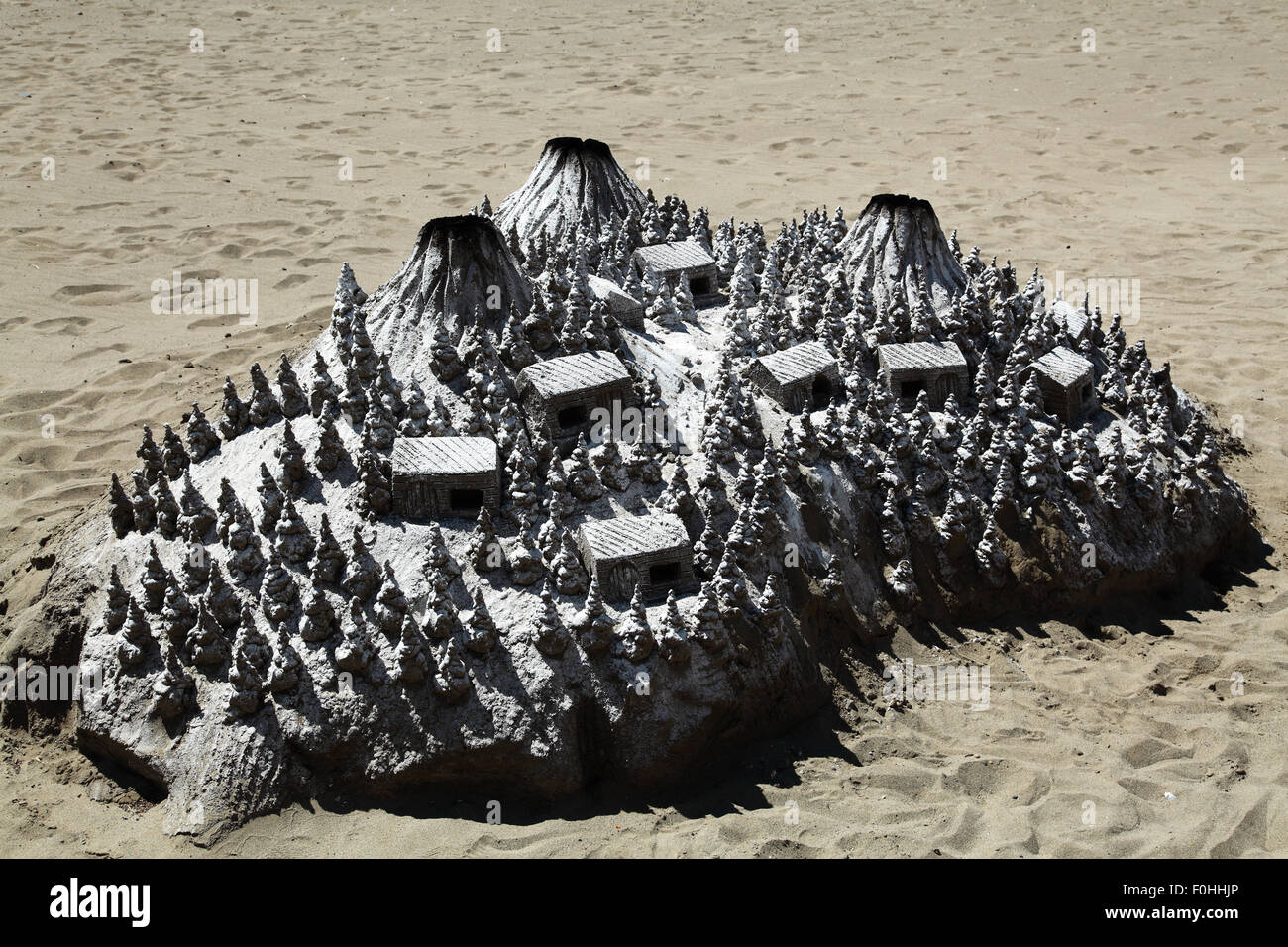 Sandcastle art hi-res stock photography and images - Alamy