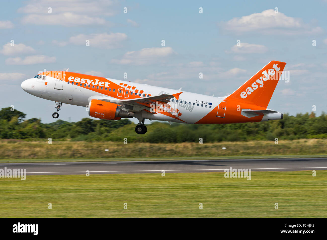 Airbus Industrie A318-321 G-EZDN EasyJet Manchester Airport england uk ...