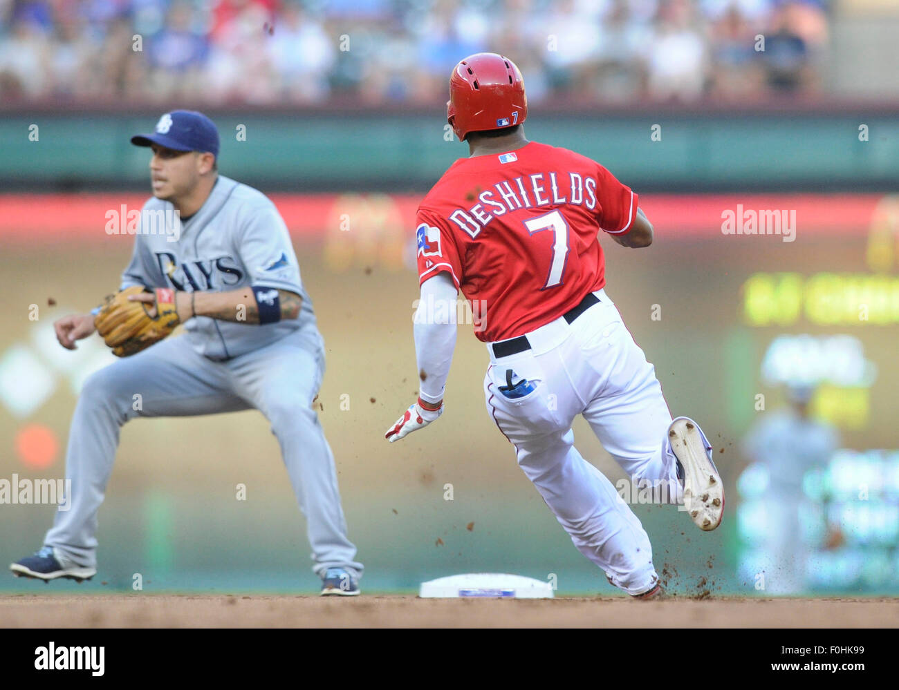 AUG 14, 2015: Texas Rangers left fielder Delino DeShields #7 during an ...