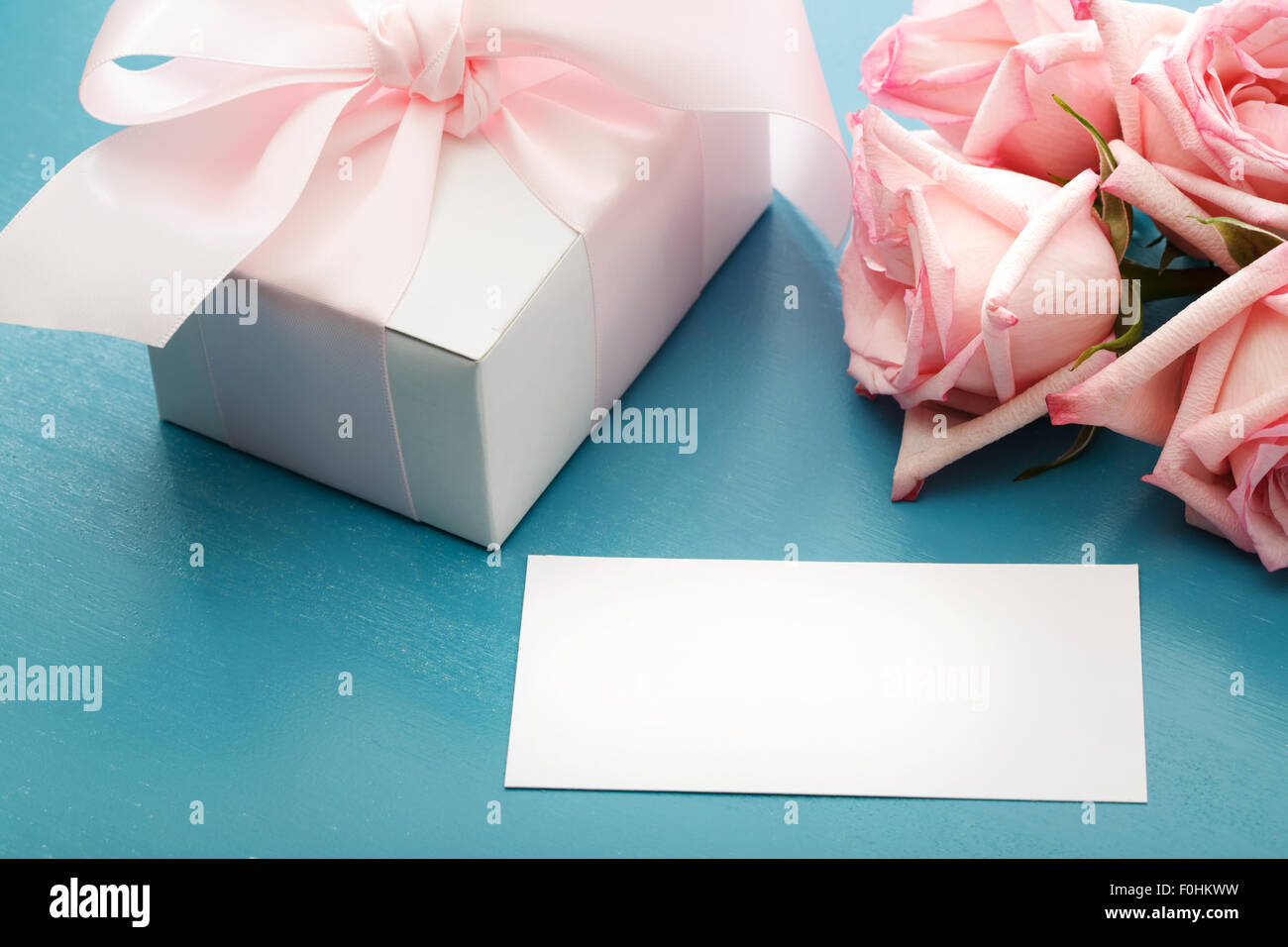Gift box with roses hi-res stock photography and images - Alamy