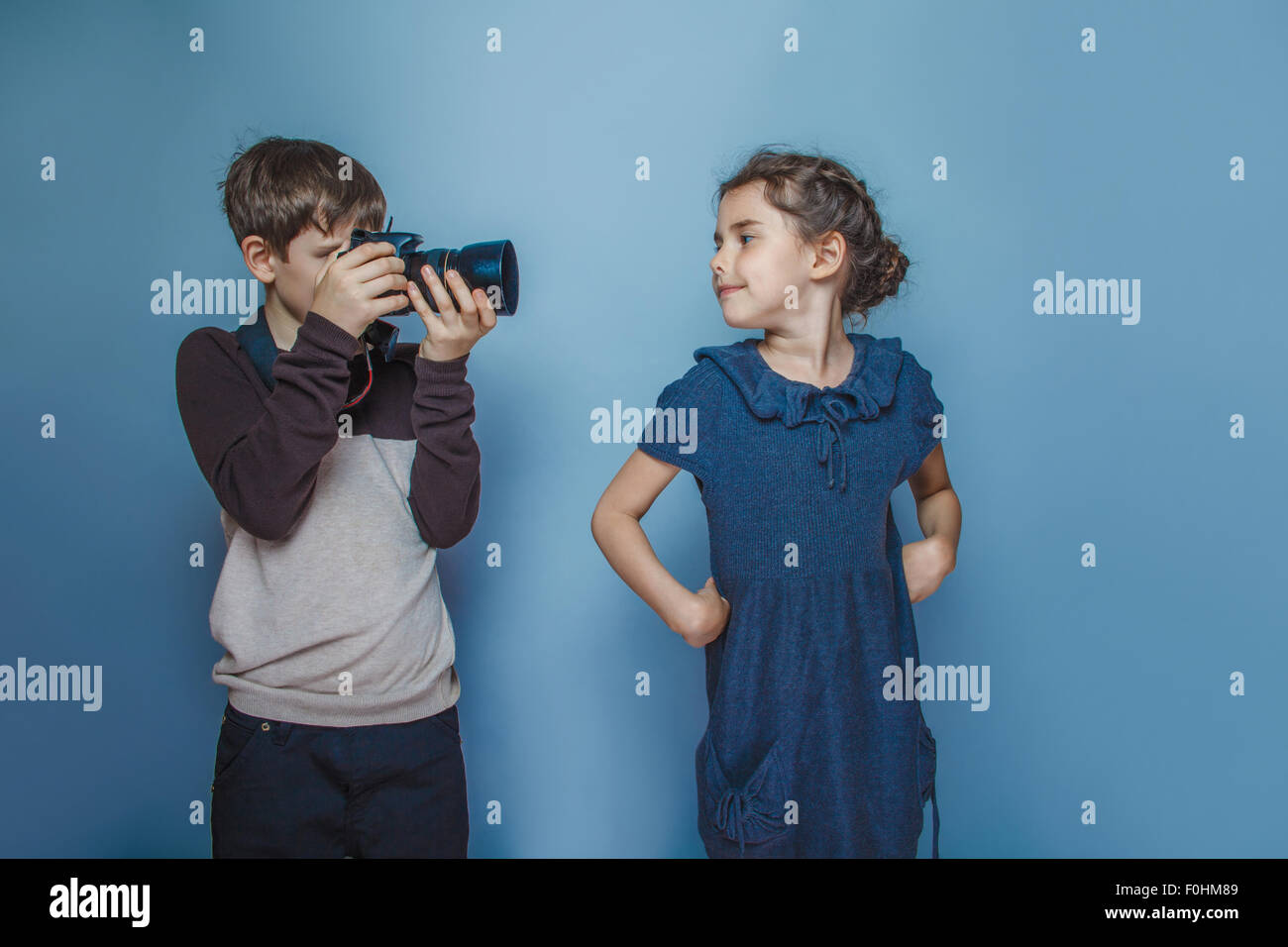 Teen photographer taking photo hi-res stock photography and images - Alamy