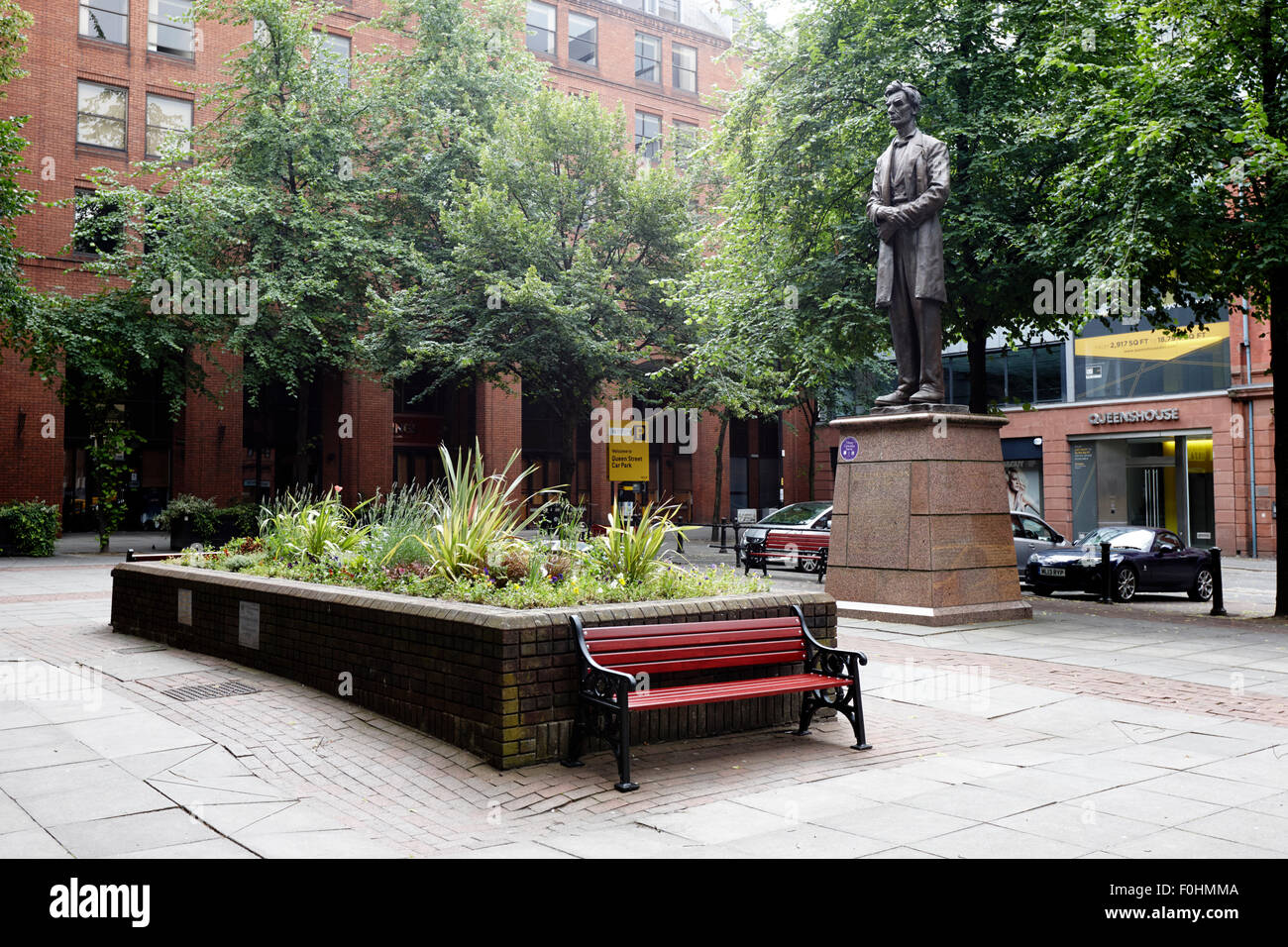 statue of abraham lincoln lincoln square Manchester England UK Stock ...