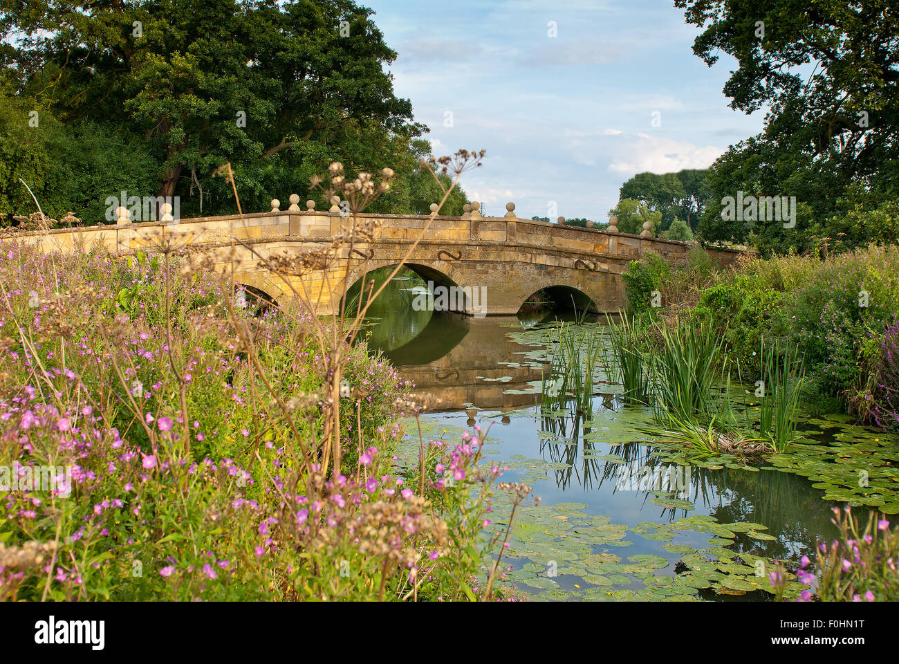 Honington River Bridge, Warwickshire, England, UK Stock Photo - Alamy