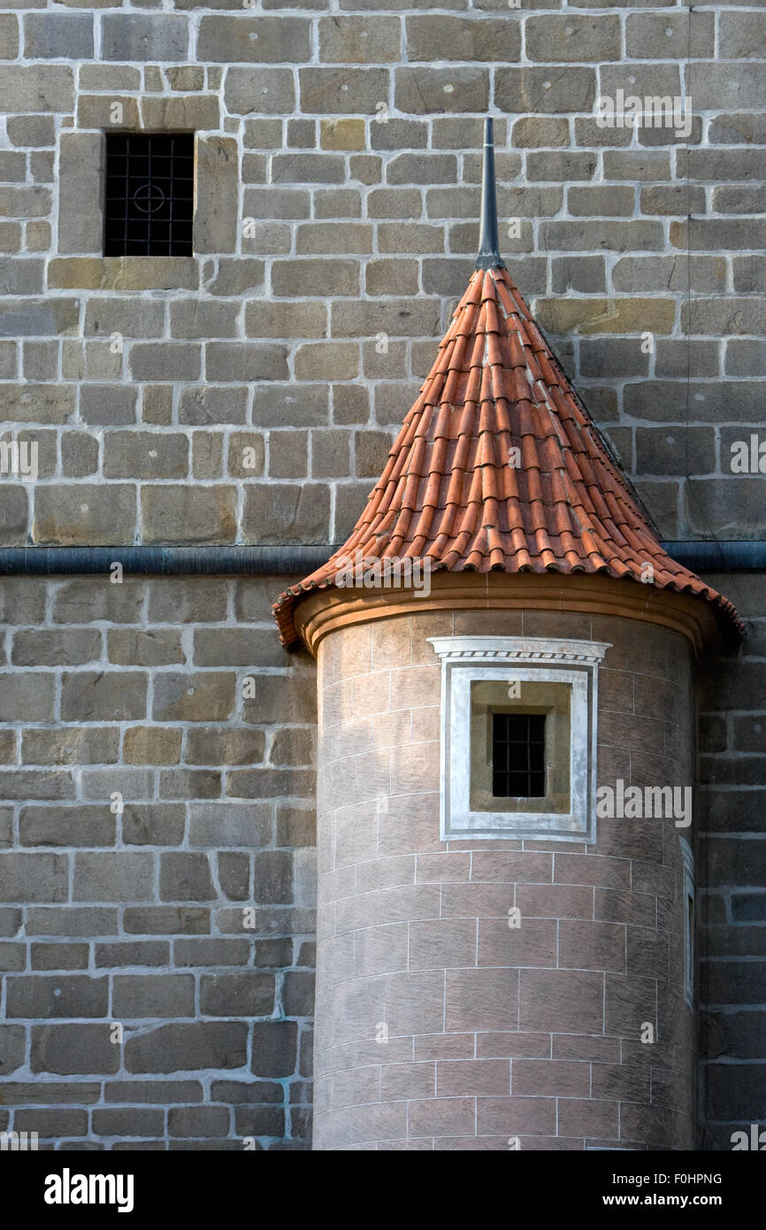 Tower medieval castle red hi-res stock photography and images - Alamy