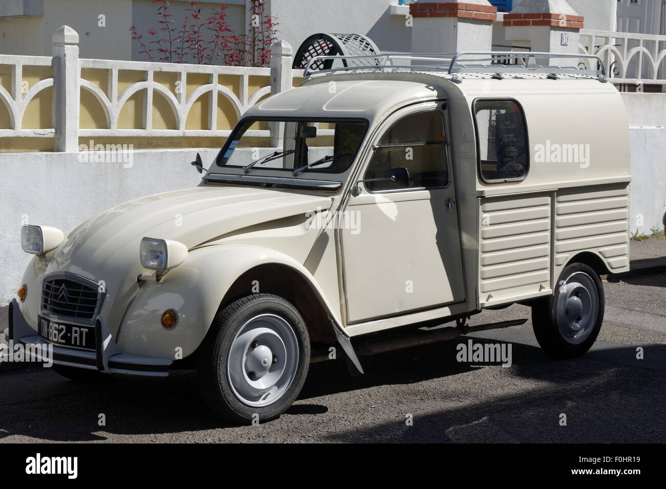 Citroen 2 CV Van Stock Photo - Alamy