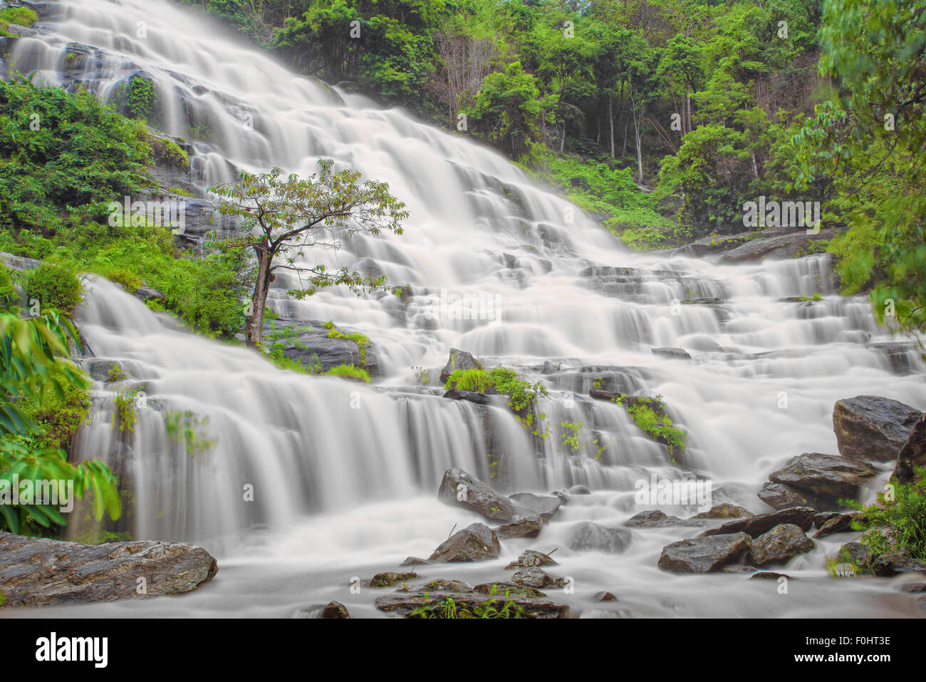 Doi inthanon national park waterfall hi-res stock photography and ...