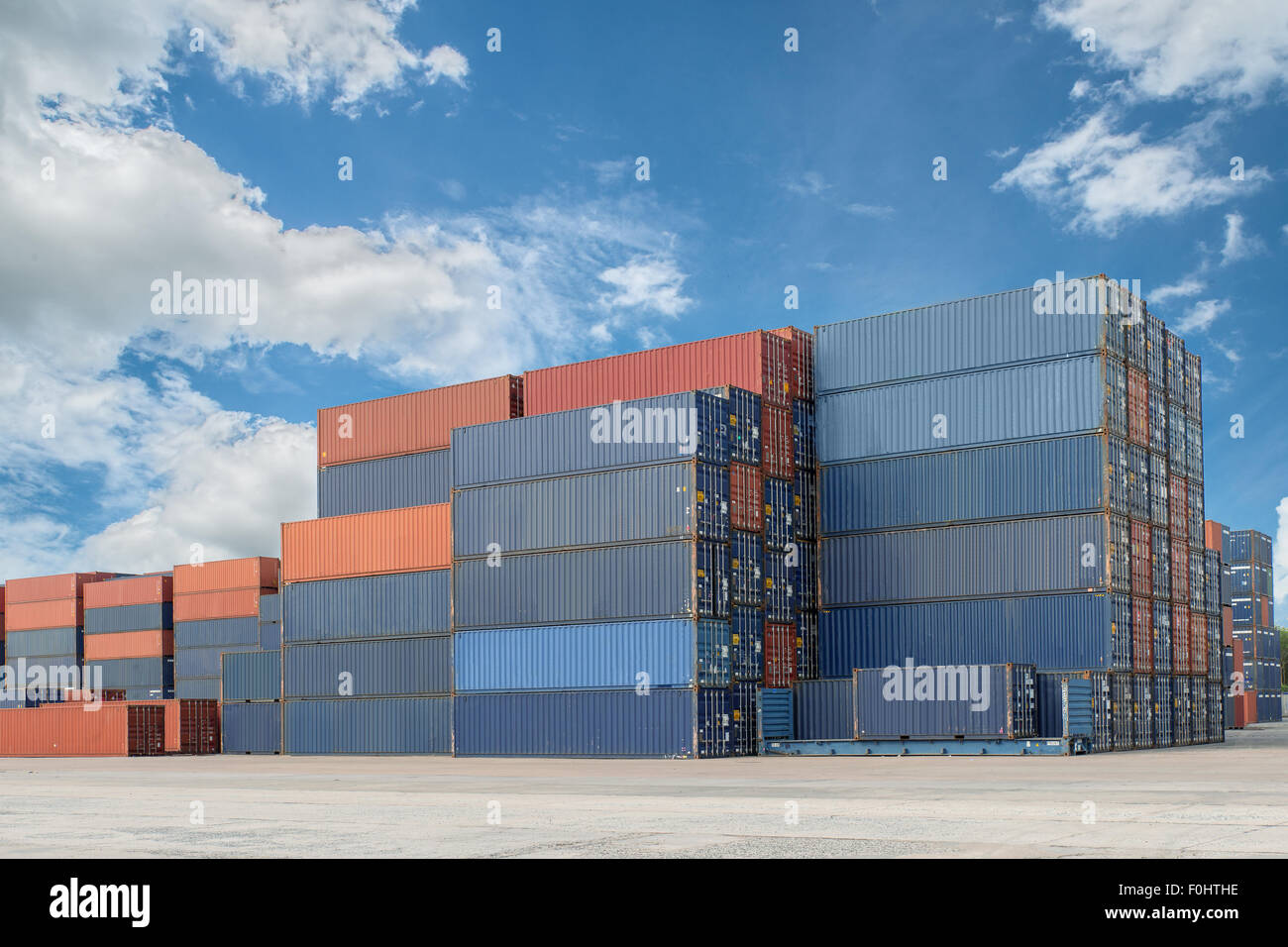 Cargo containers hi-res stock photography and images - Alamy