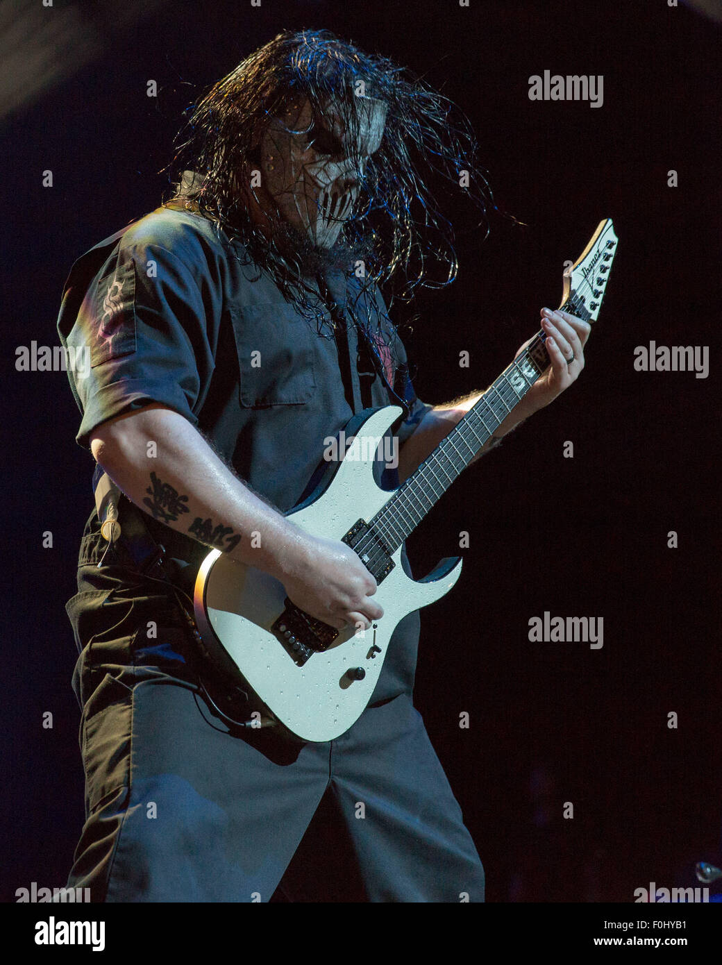 Tinley Park, Illinois, USA. 15th Aug, 2015. Guitarist MICK THOMSON of ...