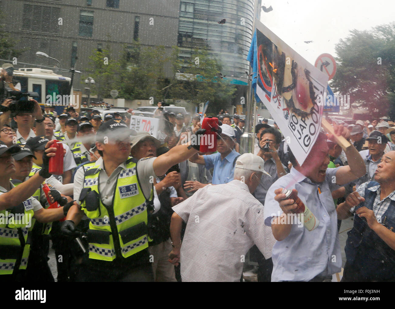 Anti-Japan protest, Aug 15, 2015 : Policemen use fire extinguishers as ...