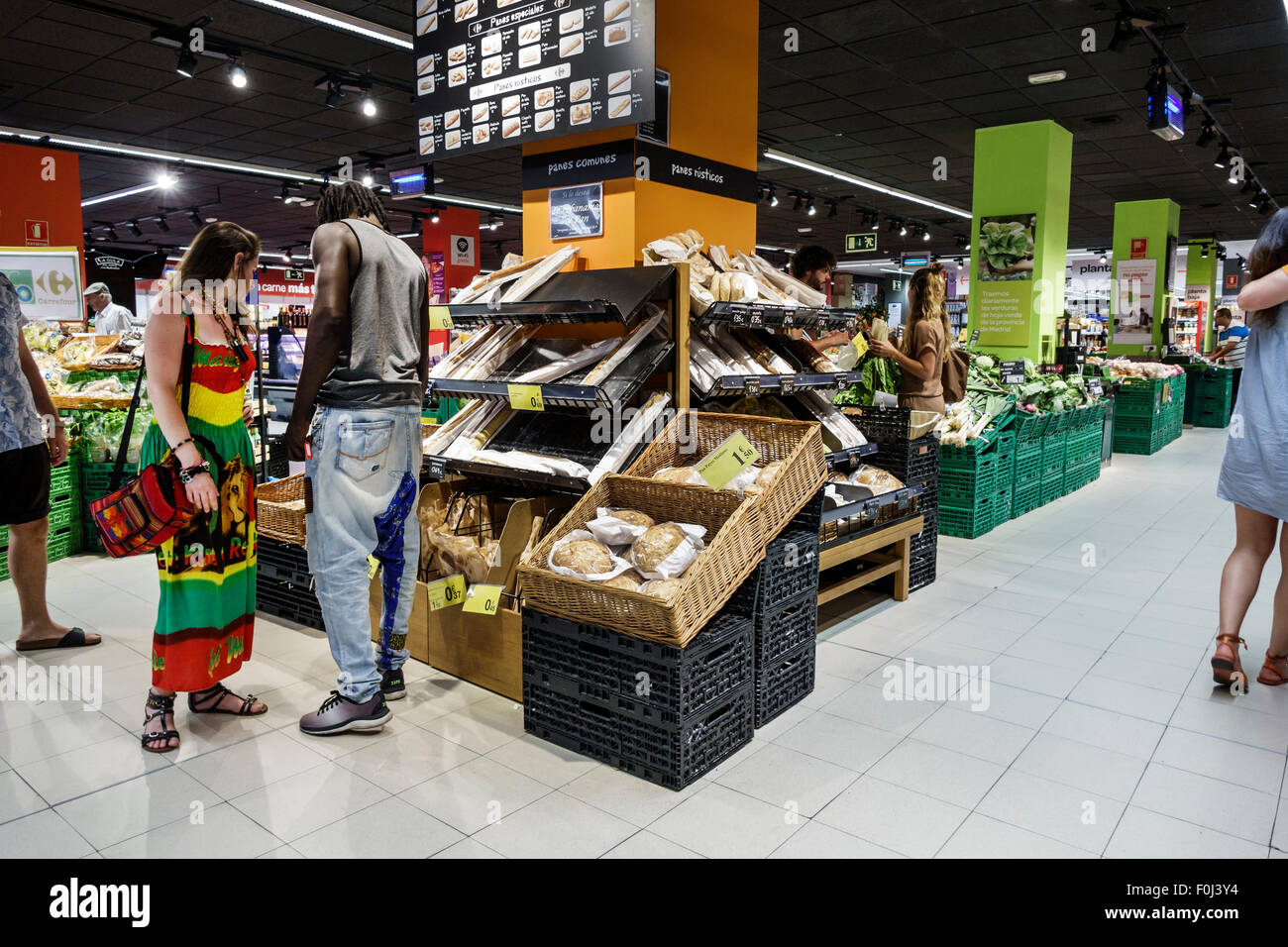 Africans in supermarket hi-res stock photography and images - Alamy