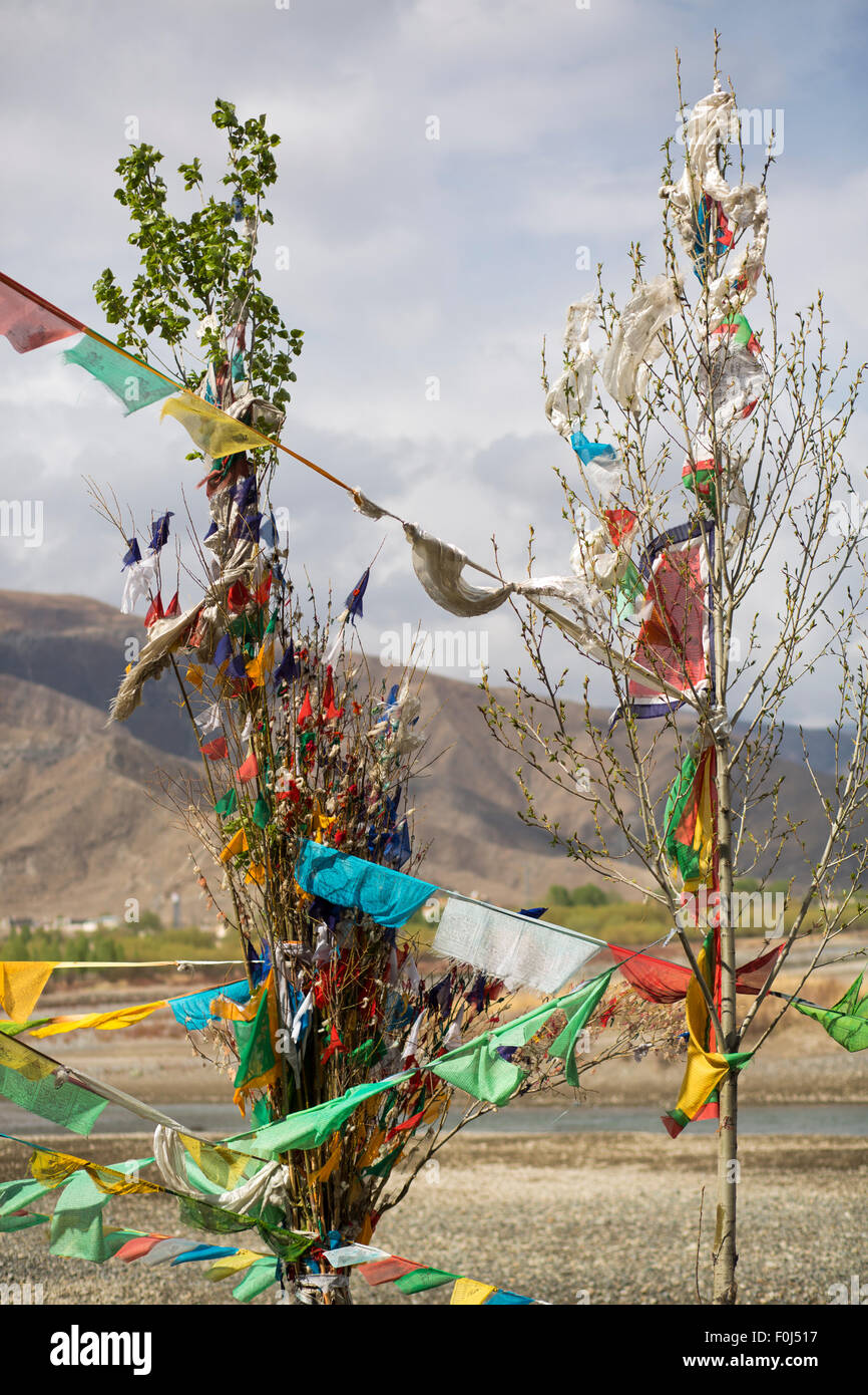 Tibetan buddhist prayer flags from Tibet in China Stock Photo - Alamy