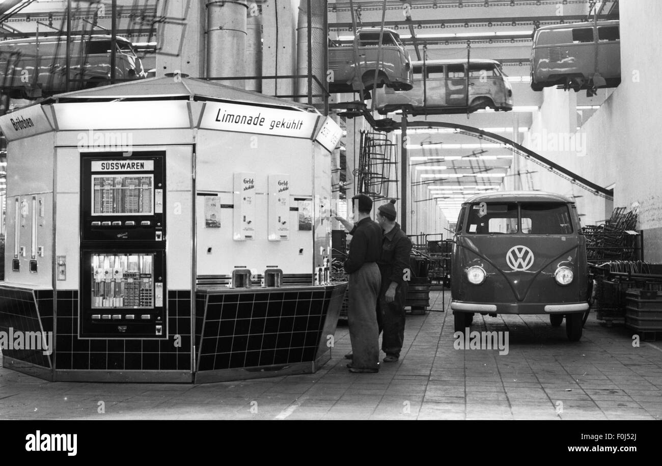 1970s factory workers hi-res stock photography and images - Alamy
