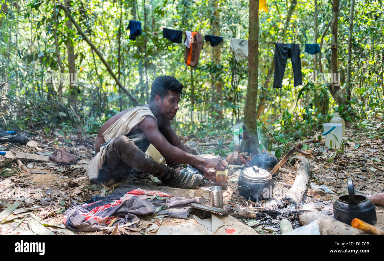 Jungle tribe hi-res stock photography and images - Alamy
