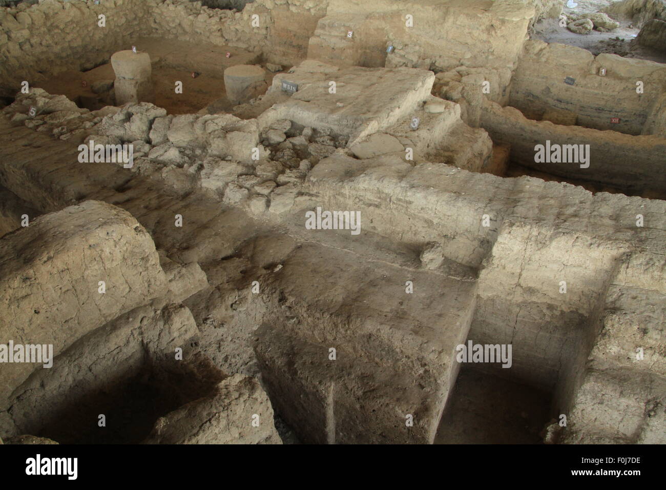 Philistine temple hi-res stock photography and images - Alamy