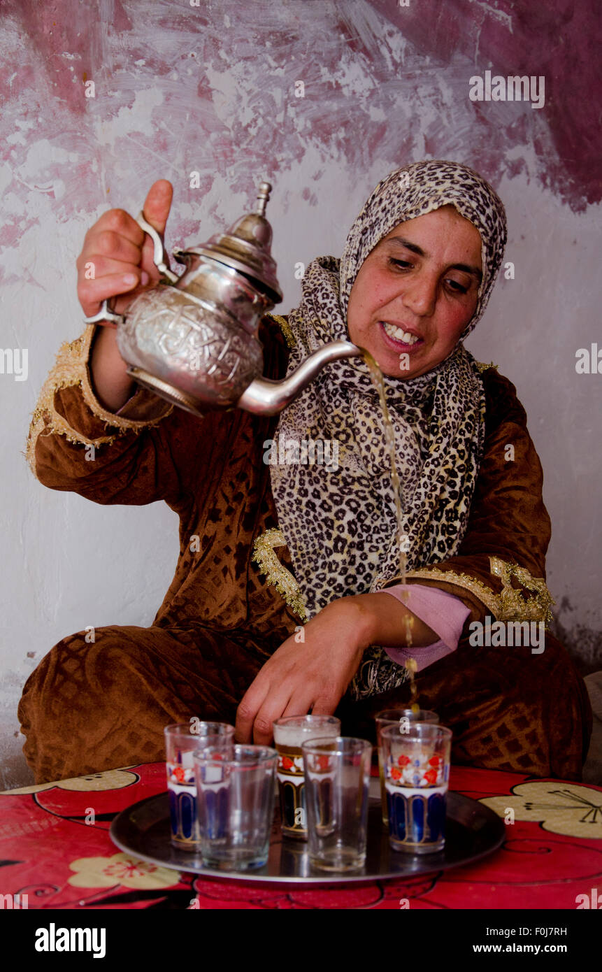 Moroccan tea ceremony hi-res stock photography and images - Alamy