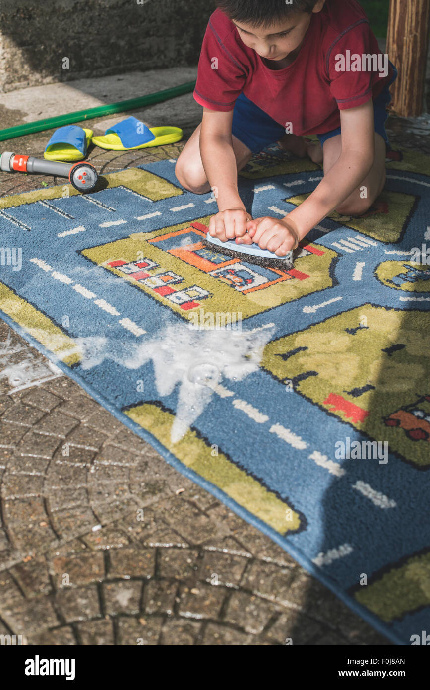 Children cleaning house hi-res stock photography and images - Alamy