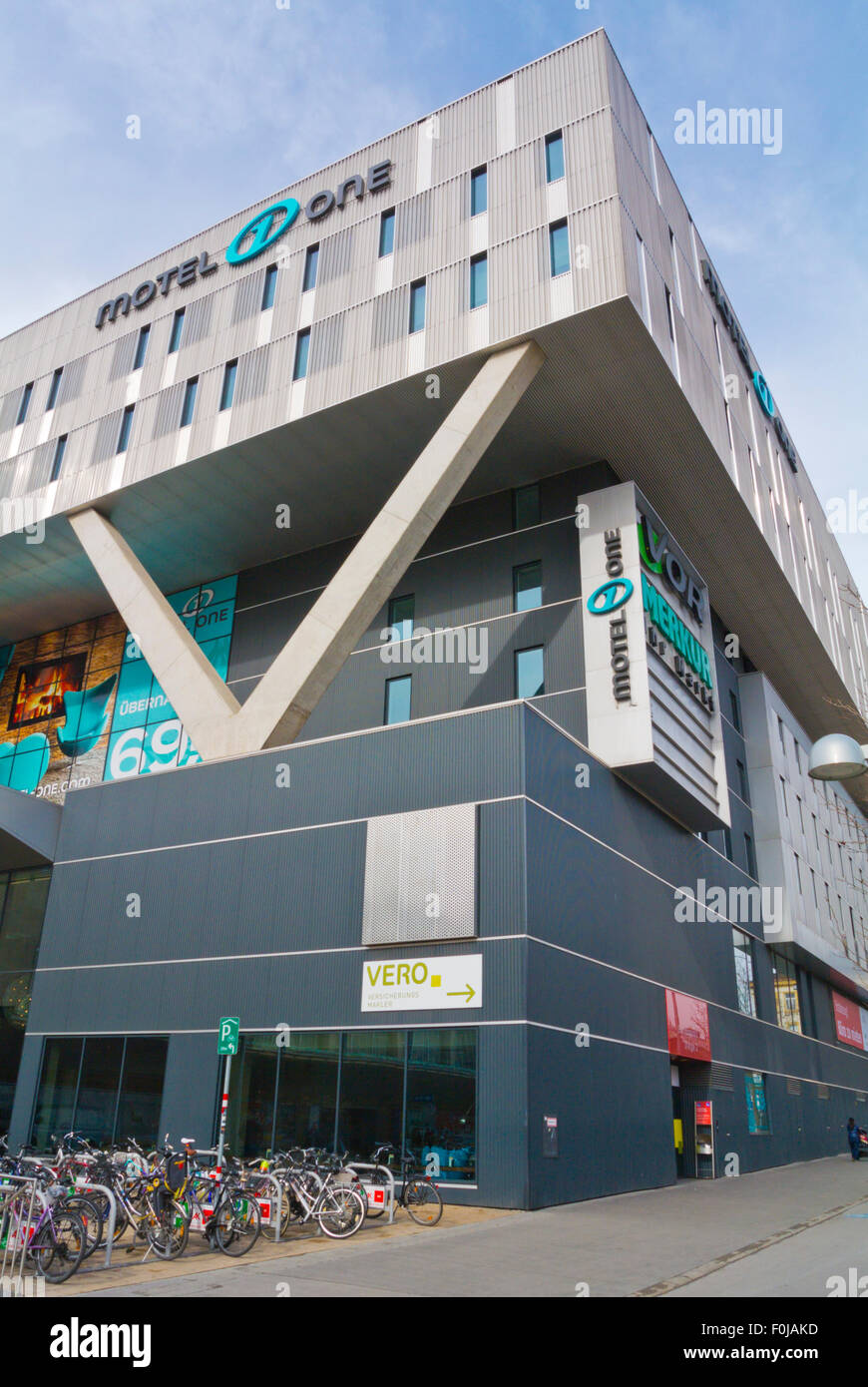 Motel One, next to Westbahnhof, railway station, central Vienna ...