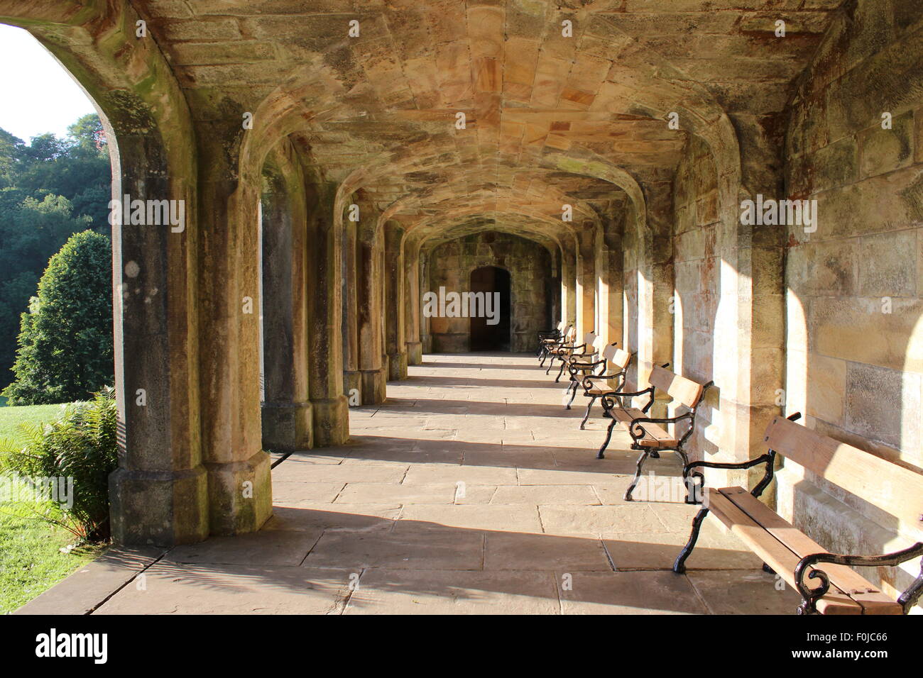 Cloisters in sun hi-res stock photography and images - Alamy