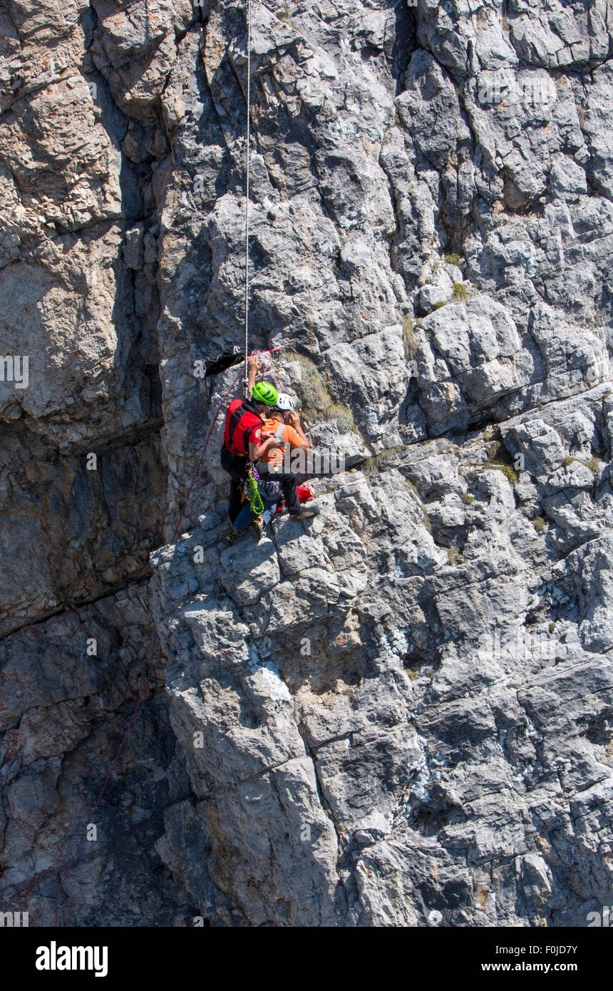 Team mountain climbing hi-res stock photography and images - Alamy