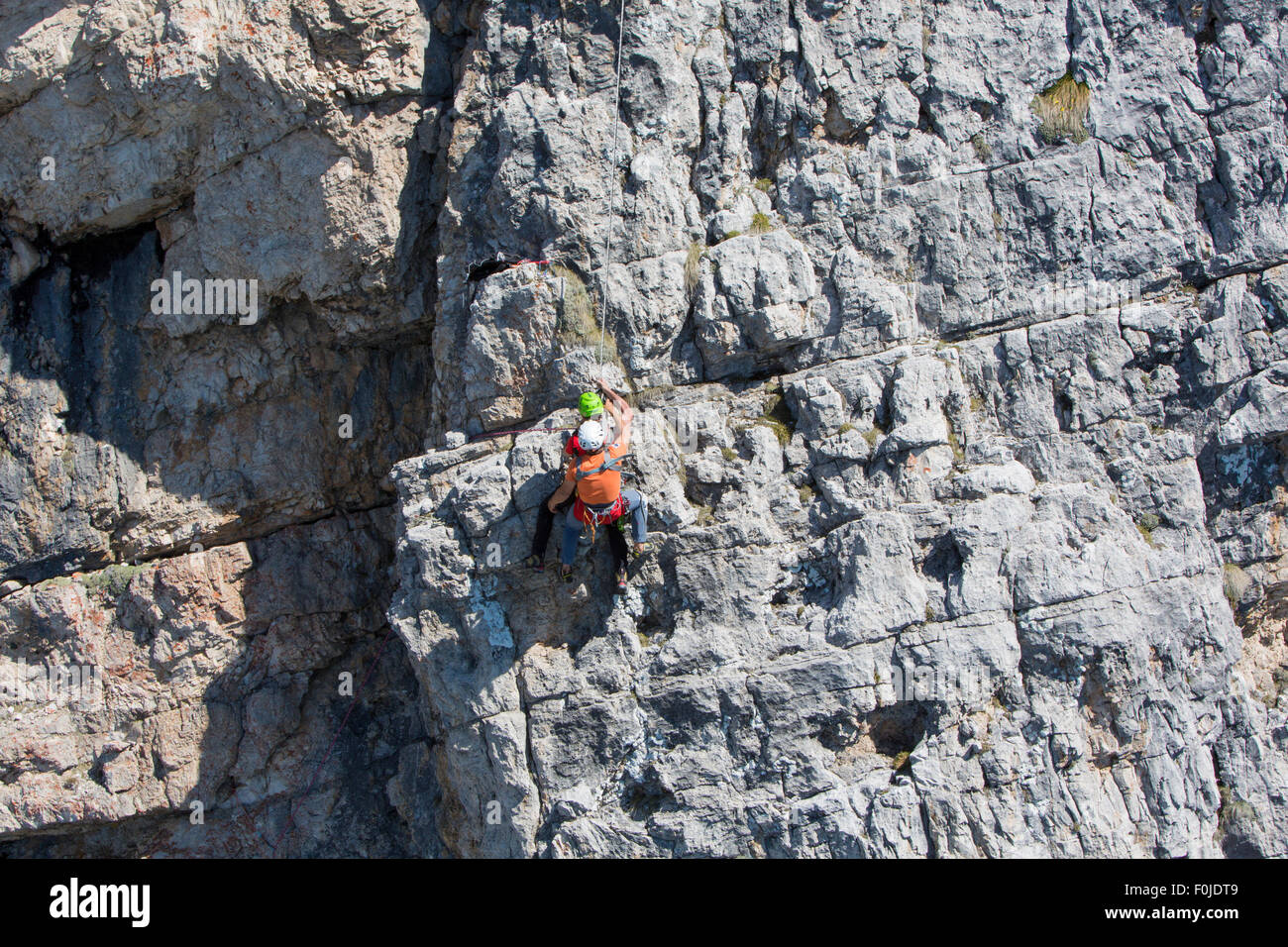 Team mountain climbing hi-res stock photography and images - Alamy