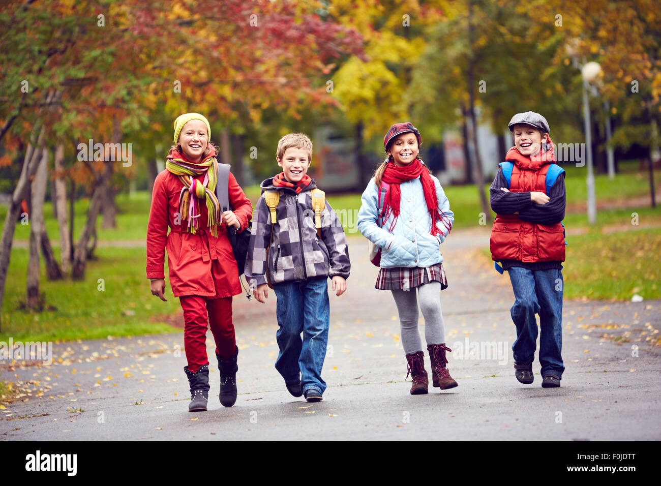 Schoolkids walking hi-res stock photography and images - Alamy