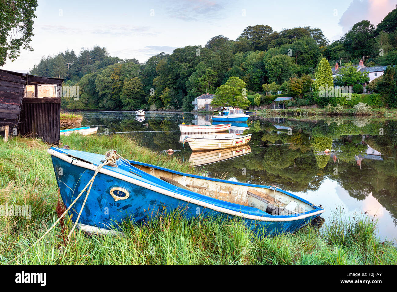 Boats on the river at Lerryn near Lostwithiel in Cornwall Stock Photo ...