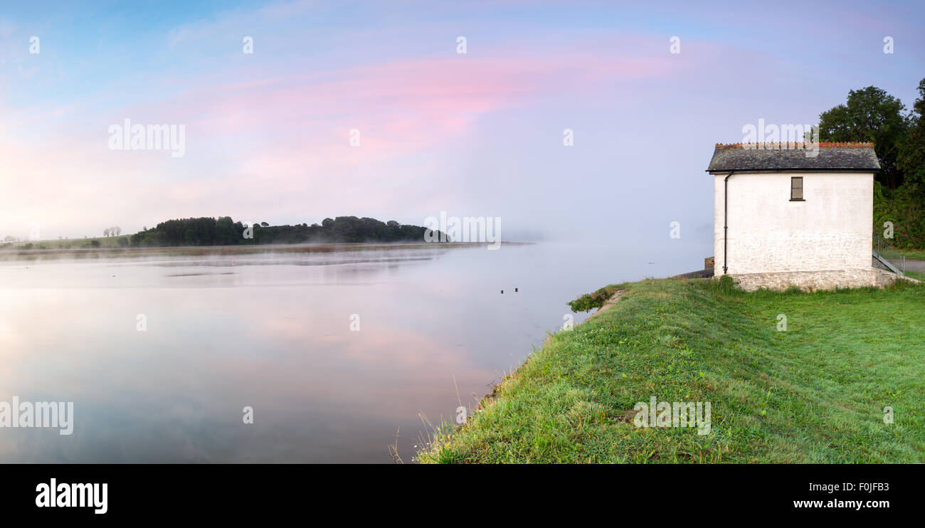 Fog and a river hi-res stock photography and images - Alamy