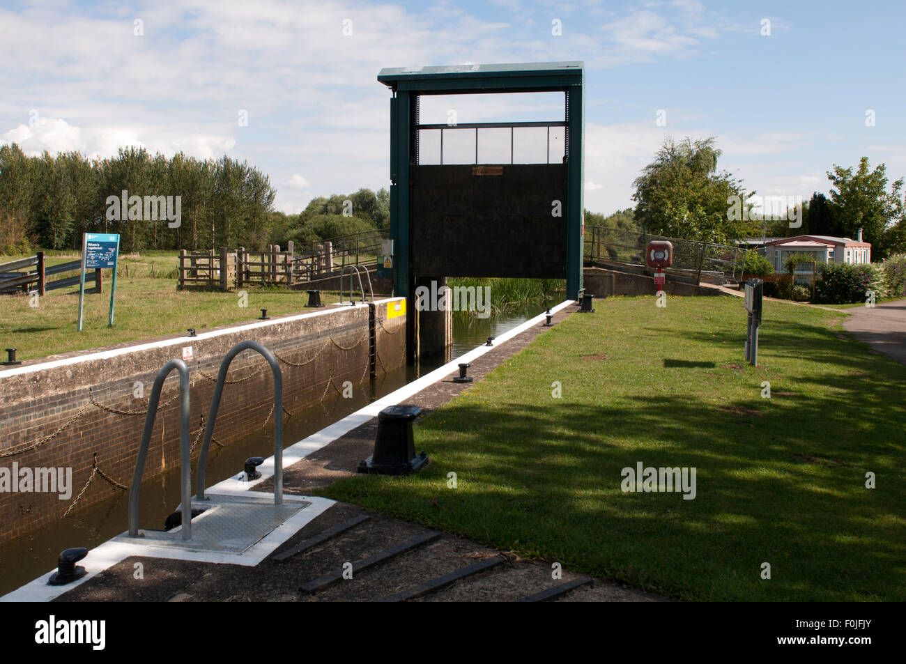 River Nene at Cogenhoe Lock, Northamptonshire, England, UK Stock Photo ...