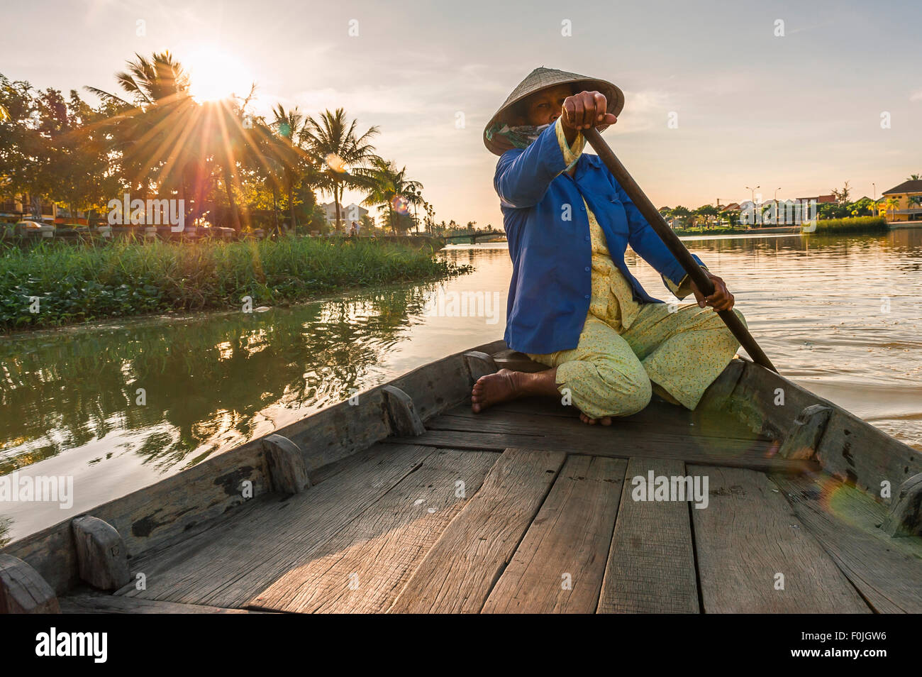 Vietnam woman boat, a Vietnamese 'boat lady' paddles along the Thu Bon ...