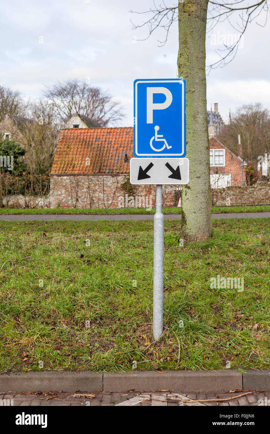 Disabled wheelchair sign with icon and arrow hi-res stock photography ...