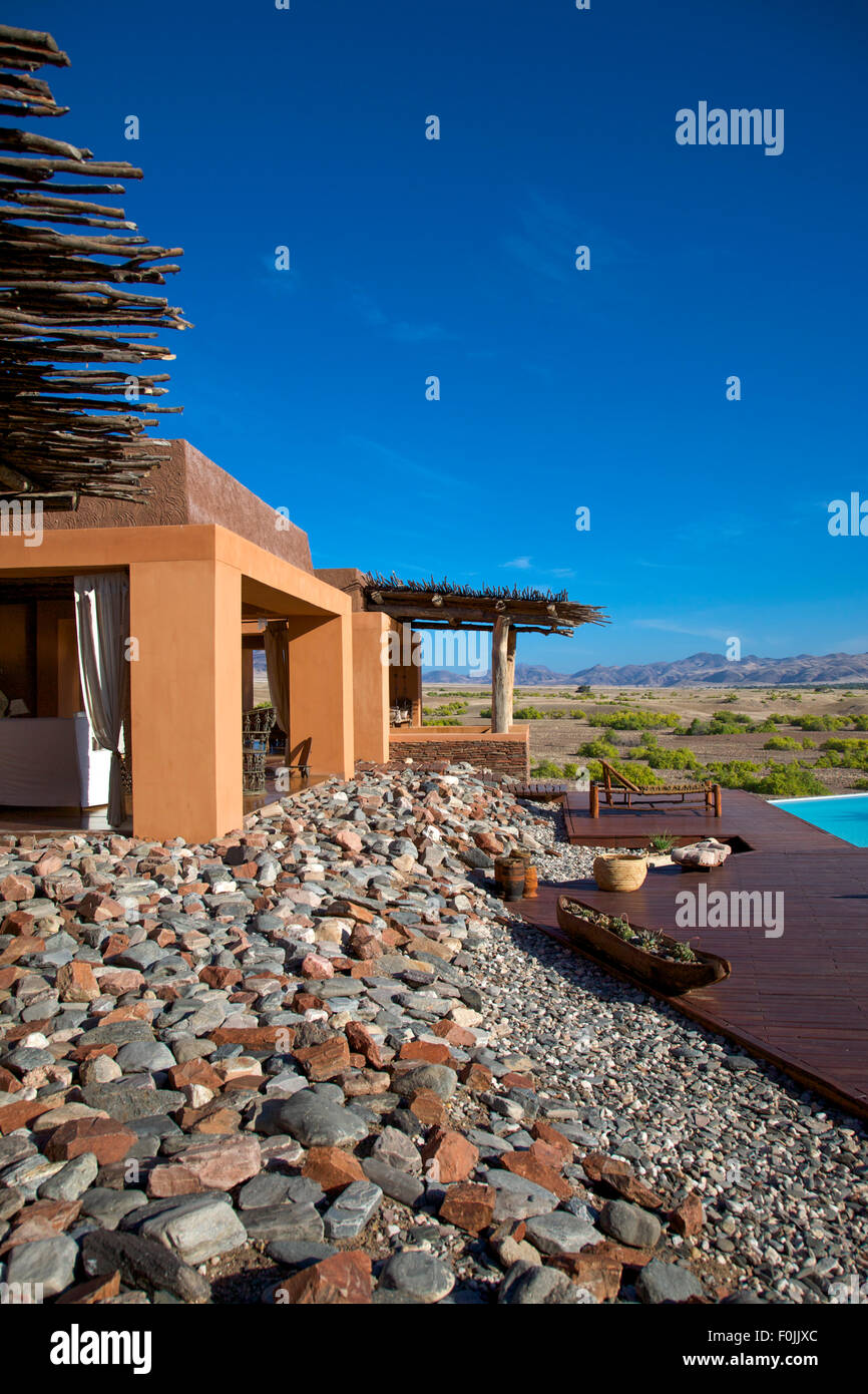 Luxury desert pool hi-res stock photography and images - Alamy