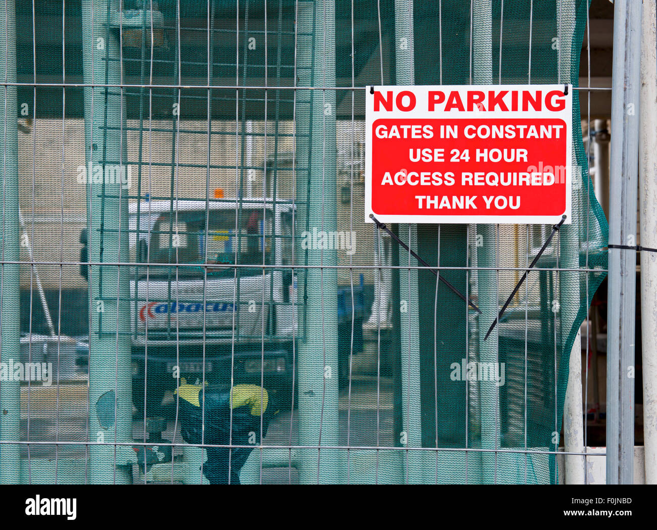 No Parking sign on metal fence Stock Photo - Alamy
