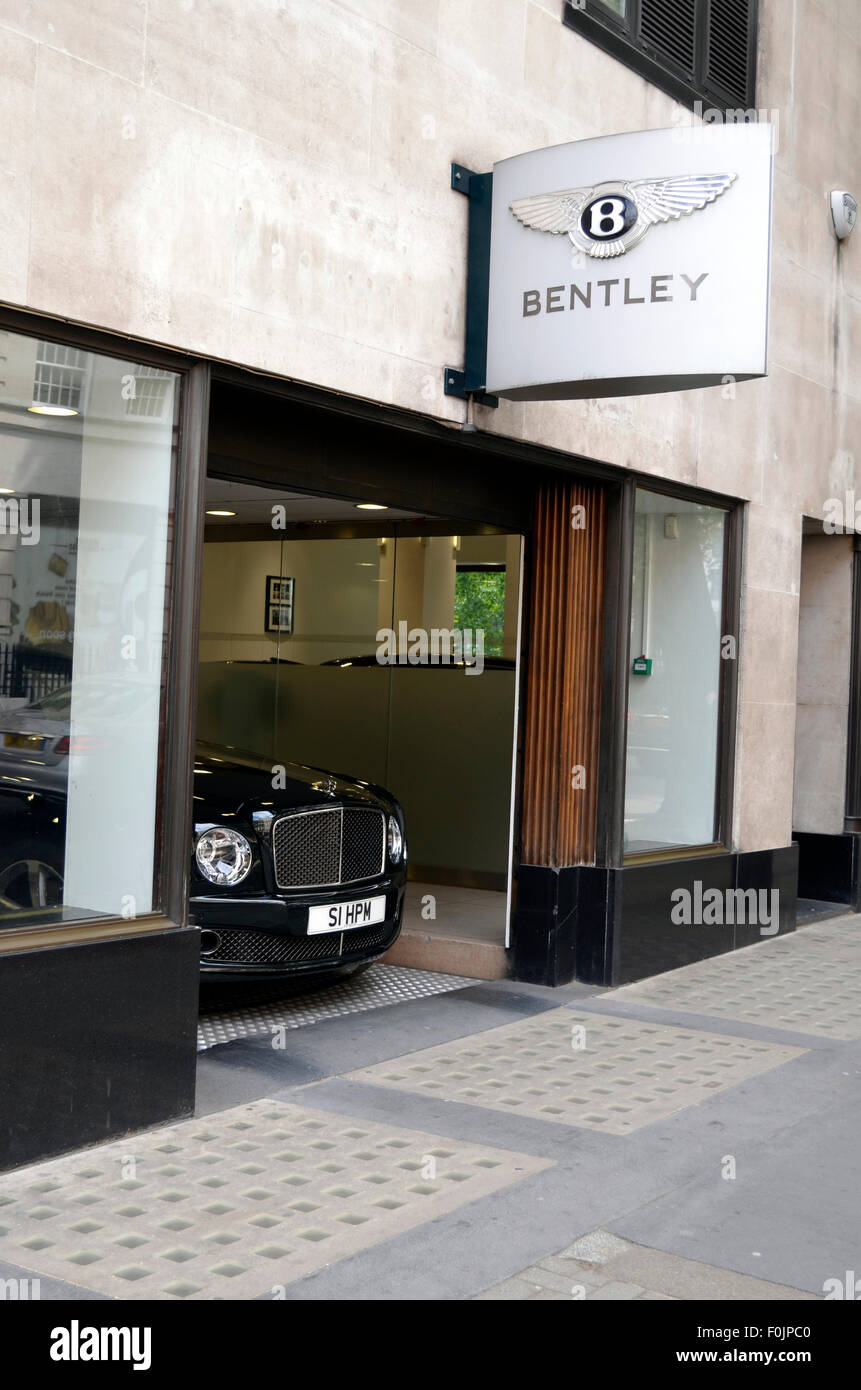 Bentley sign Berkelely square Stock Photo - Alamy