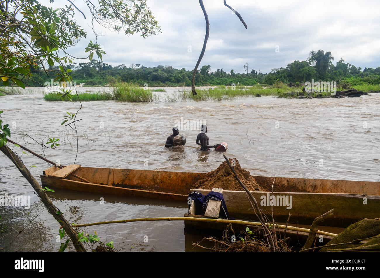 Young men harvesting sand in a river in Cameroon Stock Photo - Alamy