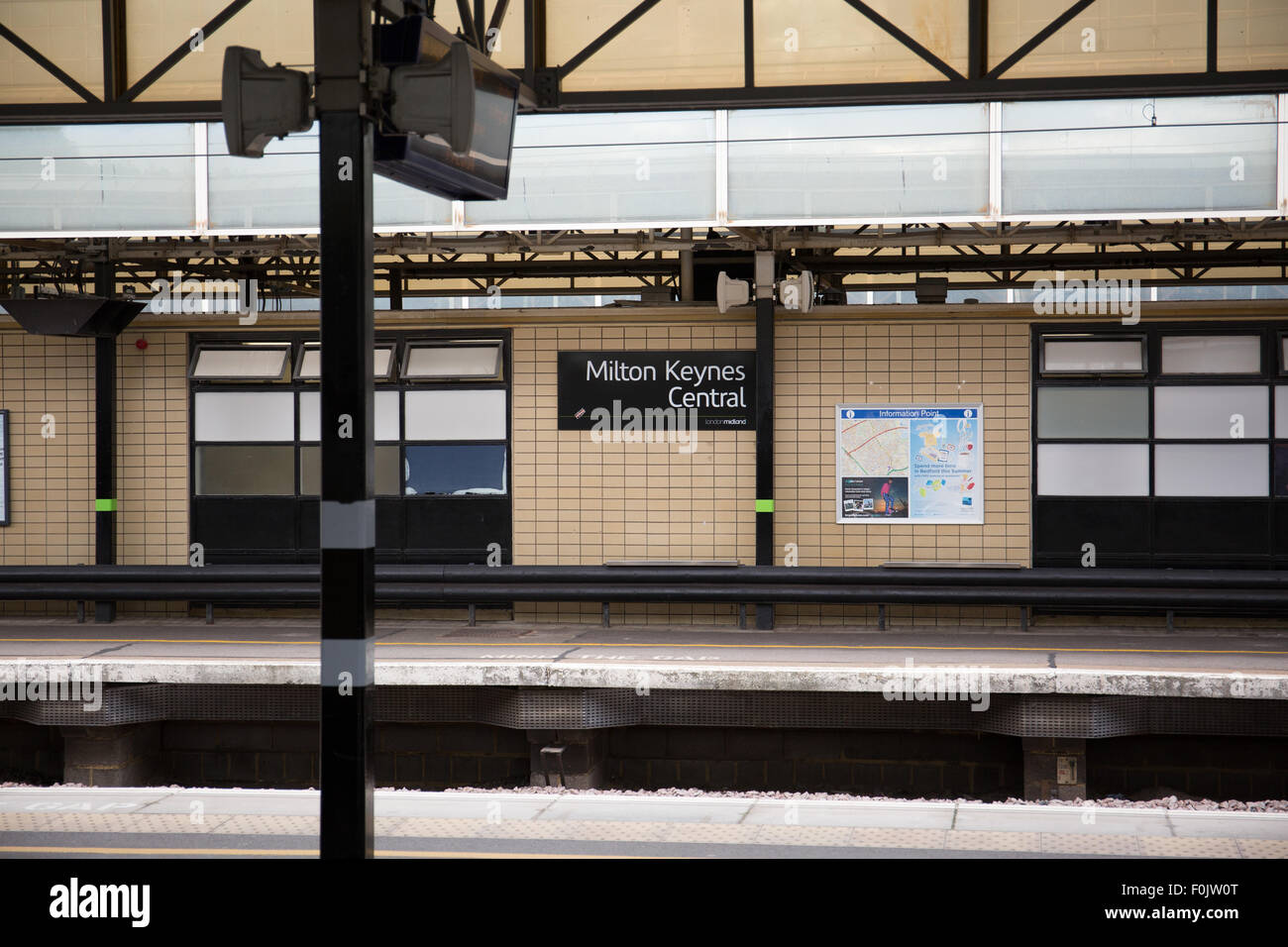 Milton keynes central railway station hi-res stock photography and ...