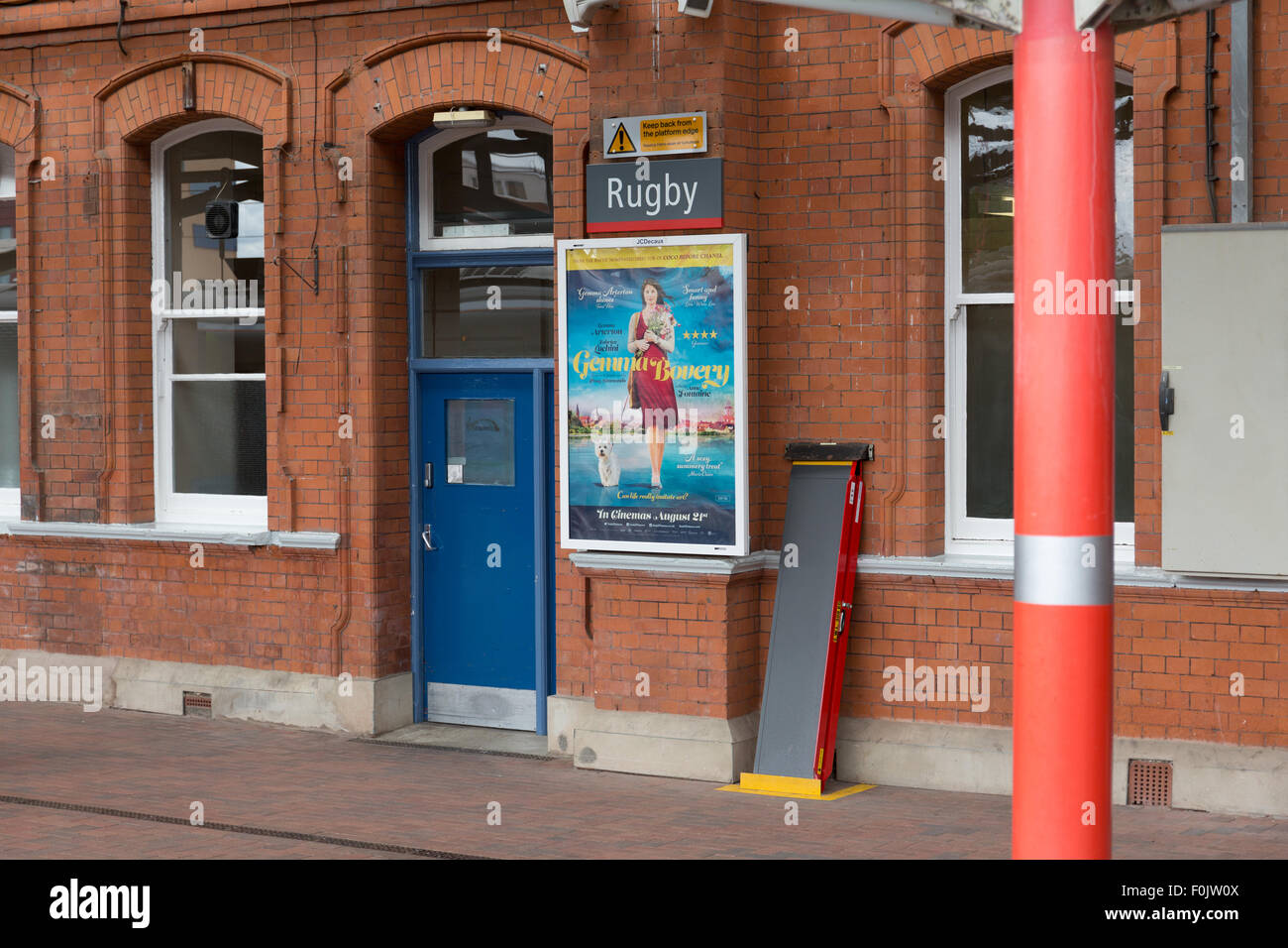 Rugby railway station platform, England Stock Photo - Alamy