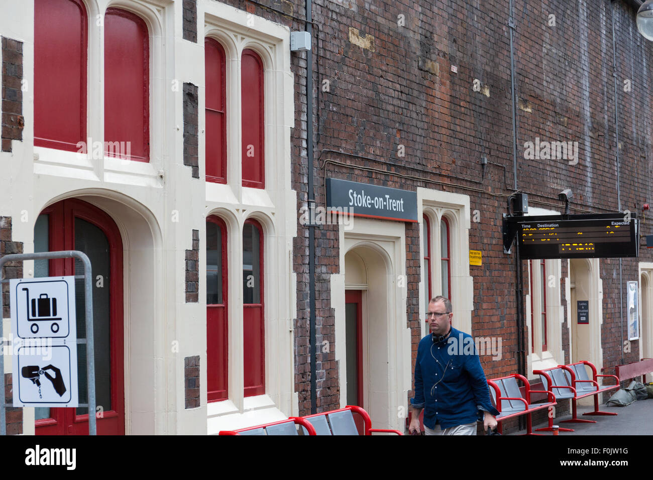 Stoke on trent railway station hi-res stock photography and images - Alamy
