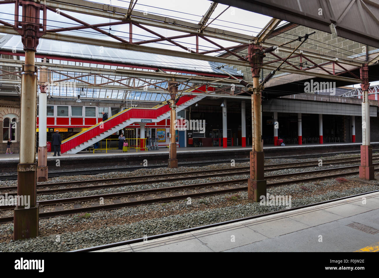Crewe Railway Station Uk High Resolution Stock Photography and Images ...