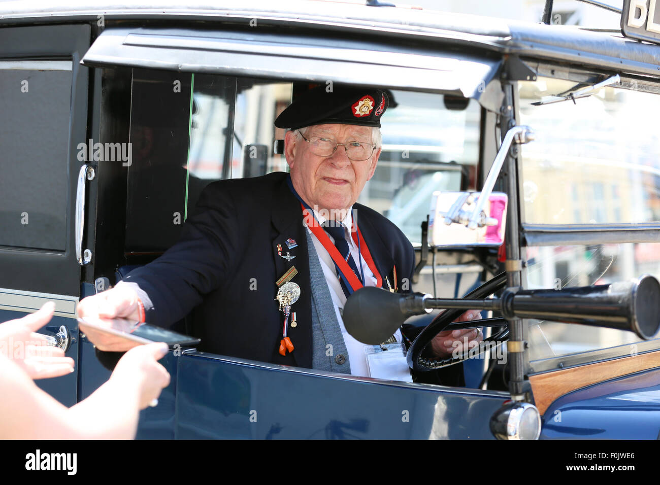 London taxi drivers charity outing to Lower Holmwood and Worthing ...