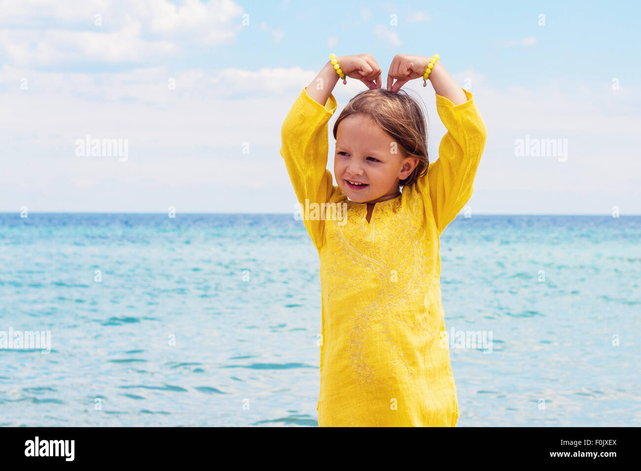 Family and sun hi-res stock photography and images - Alamy